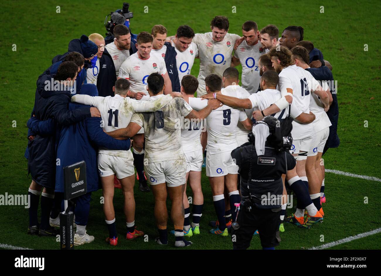 England rugby team huddle hi-res stock photography and images - Alamy