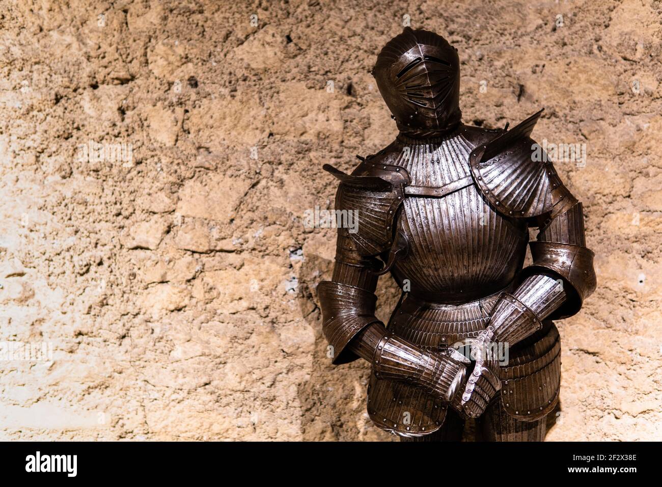 Chain mail armor hi-res stock photography and images - Alamy
