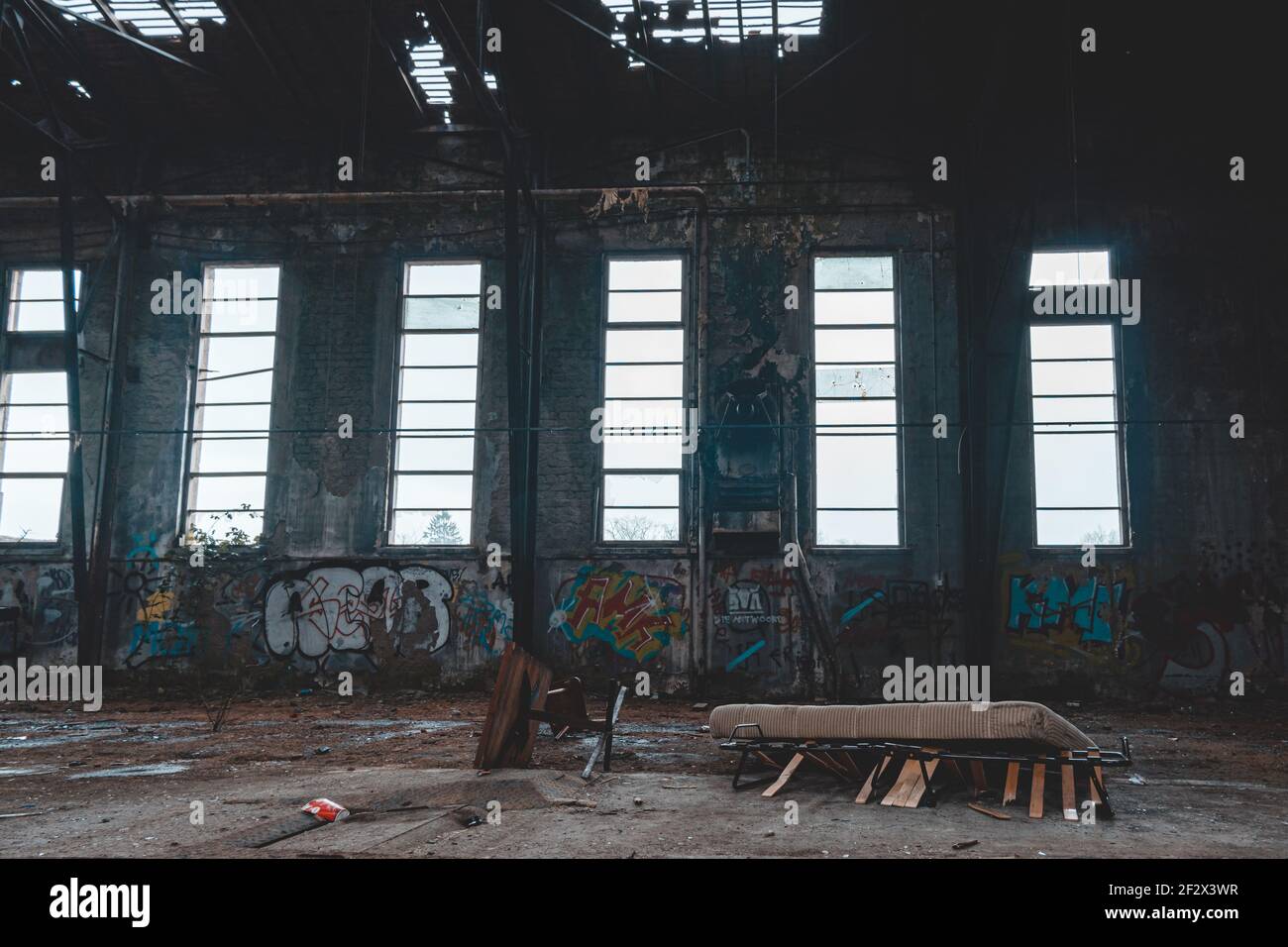 Abandoned building lots graffiti hi-res stock photography and images ...