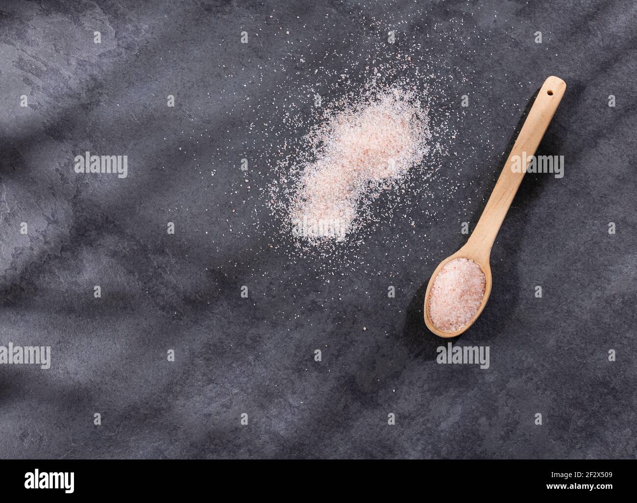 Fine grains of pink Himalayan salt, powder red rock salt from Pakistan ...