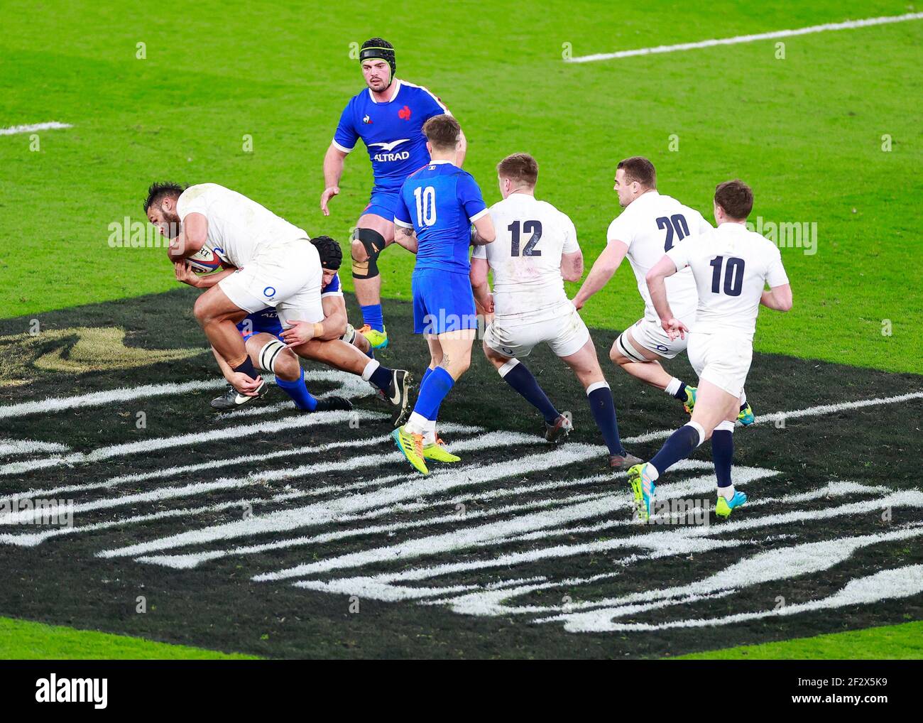 Driving forward rugby hi-res stock photography and images - Alamy