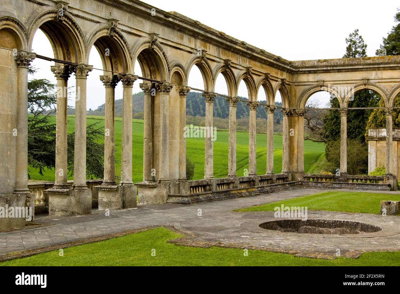 Old ruins stately home hi-res stock photography and images - Alamy