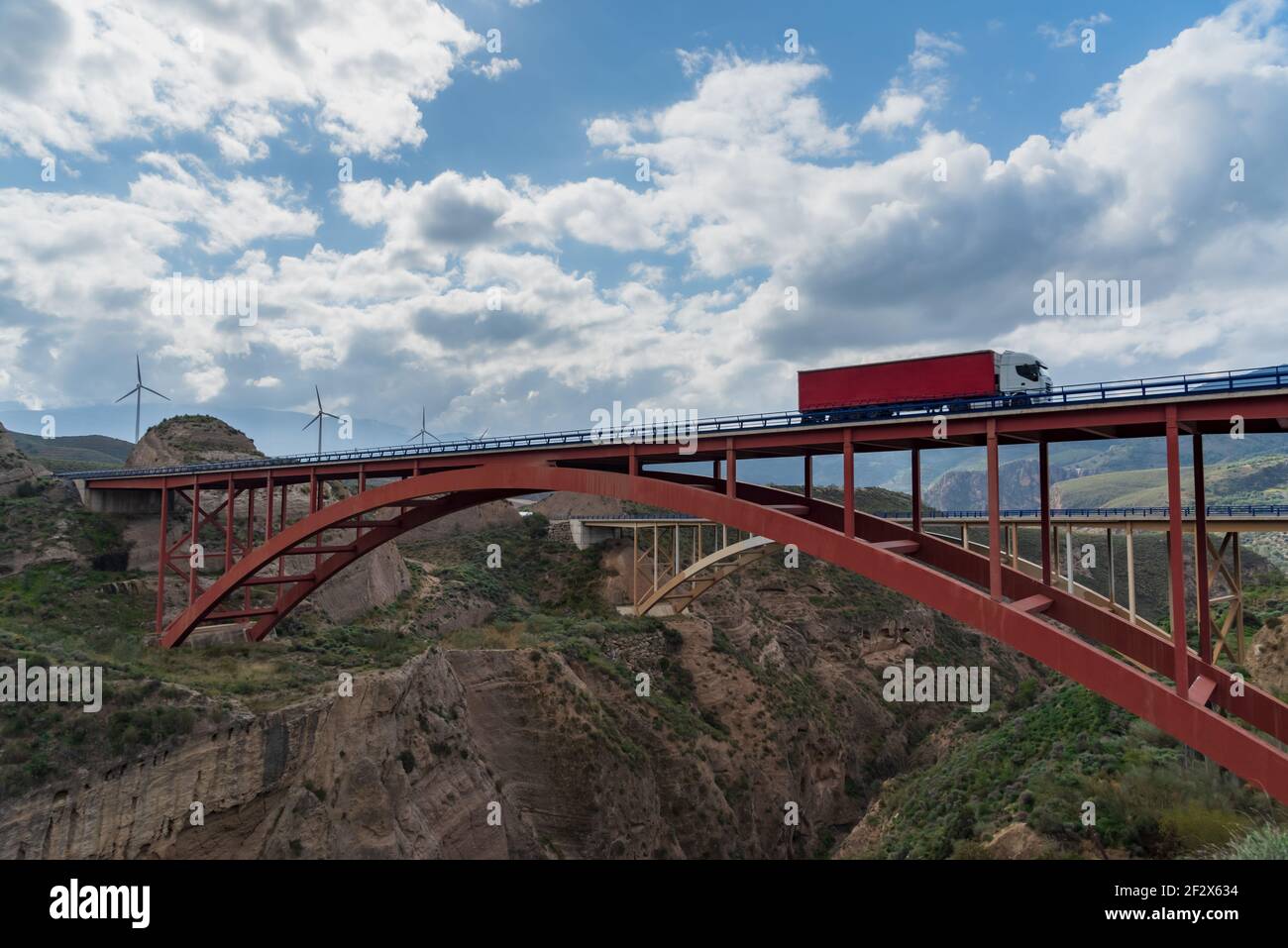 Iron bridges hi-res stock photography and images - Alamy