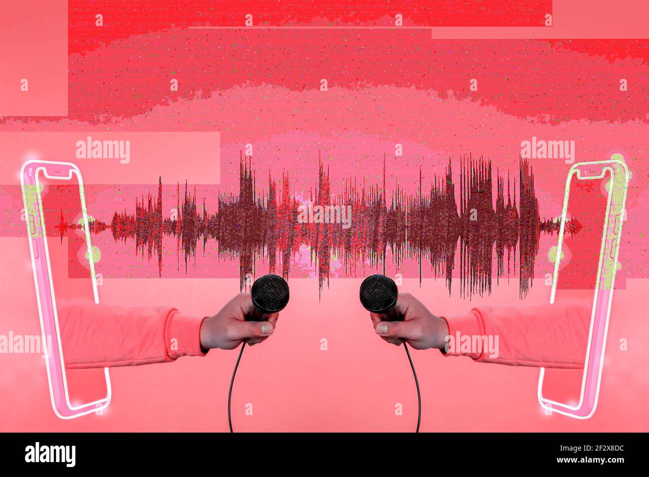 Hands holding microphones hi-res stock photography and images - Alamy