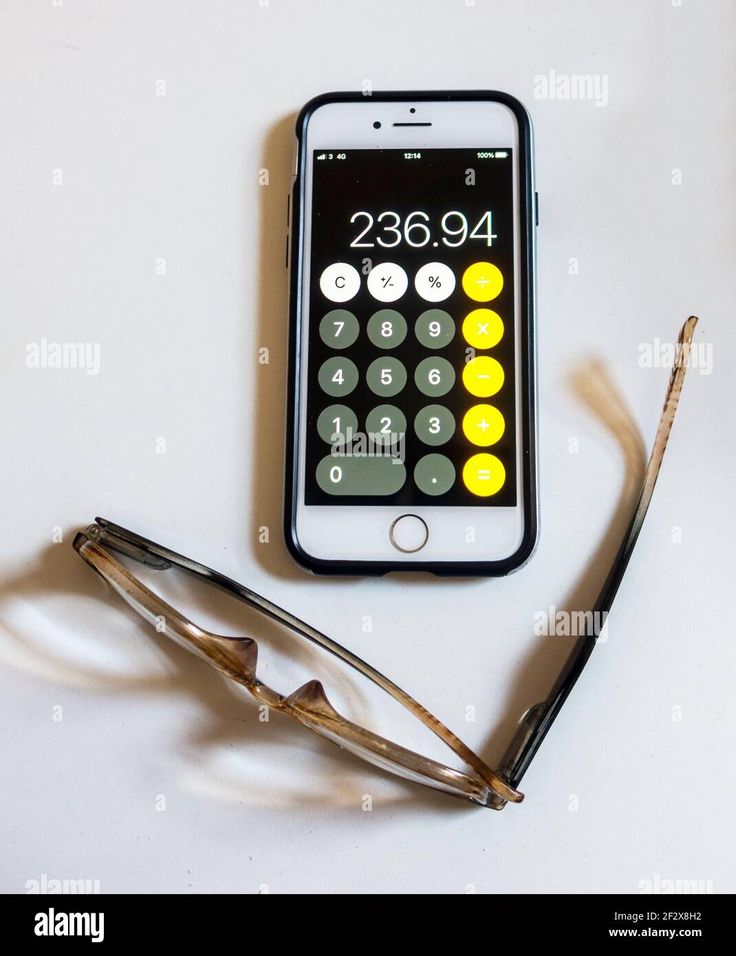Calculator applications hi-res stock photography and images - Alamy