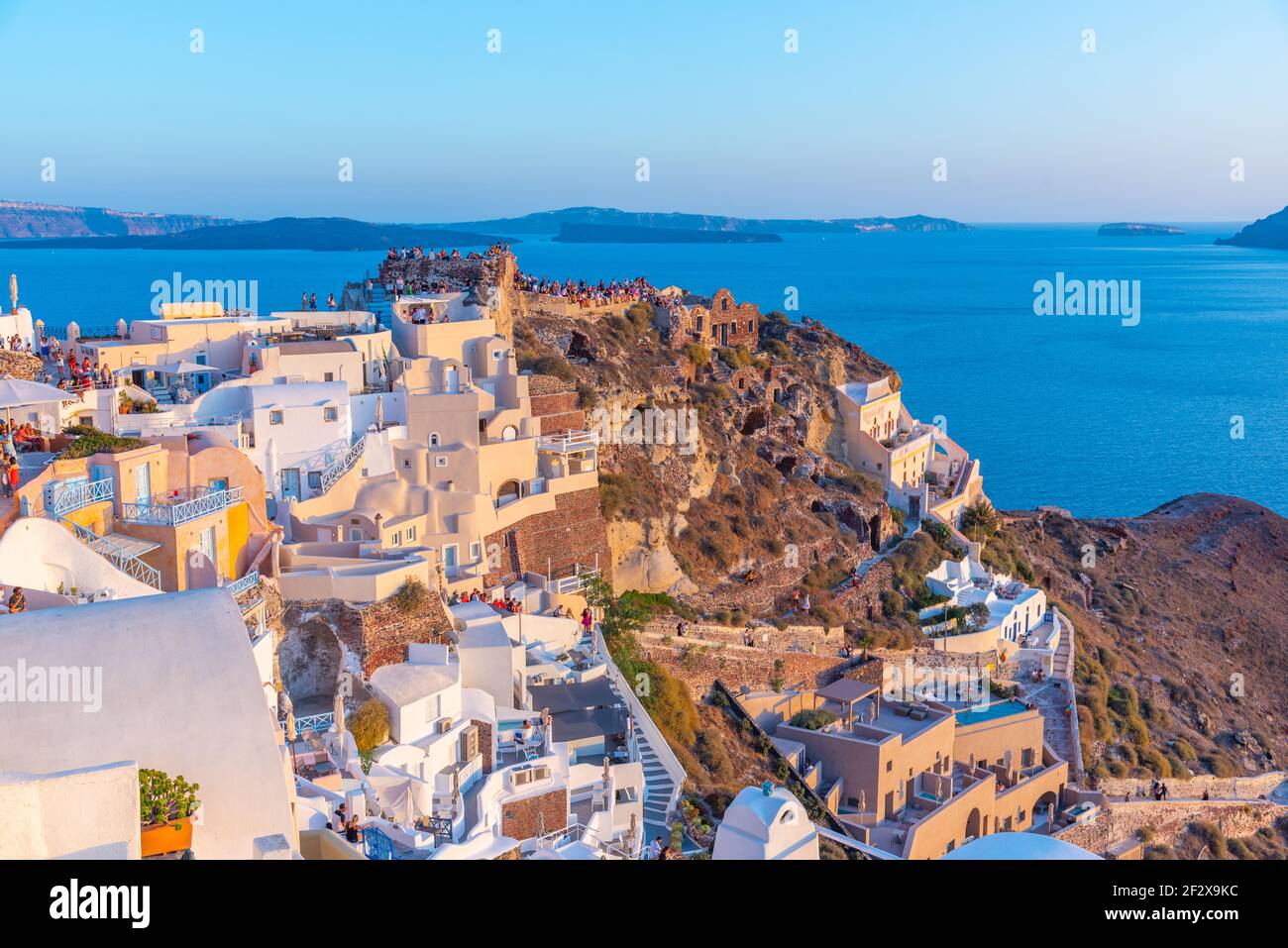 Oia castle and greece and sunset hi-res stock photography and images ...
