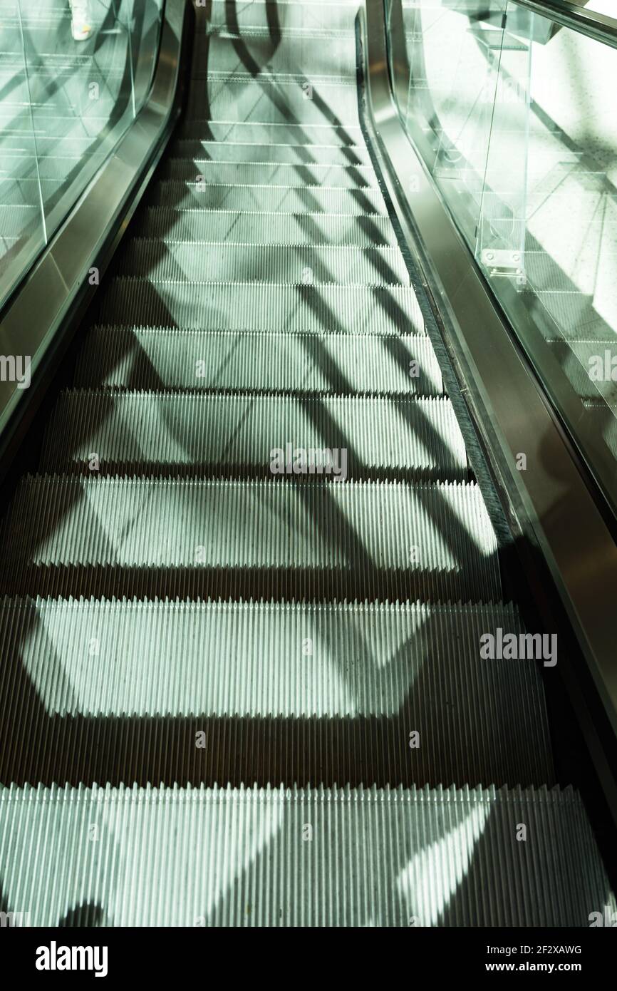 Travelator shopping mall hi-res stock photography and images - Alamy