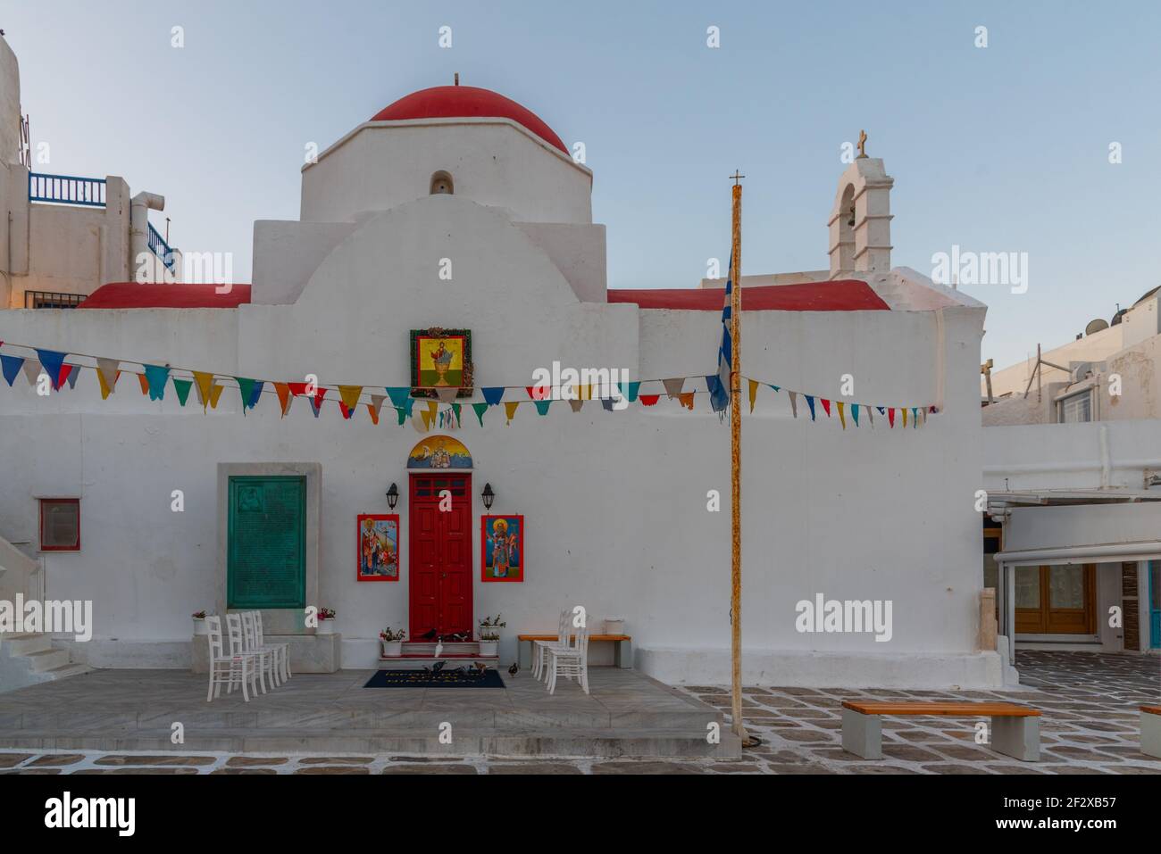 Small church in the old town of Mykonos, Greece Stock Photo - Alamy