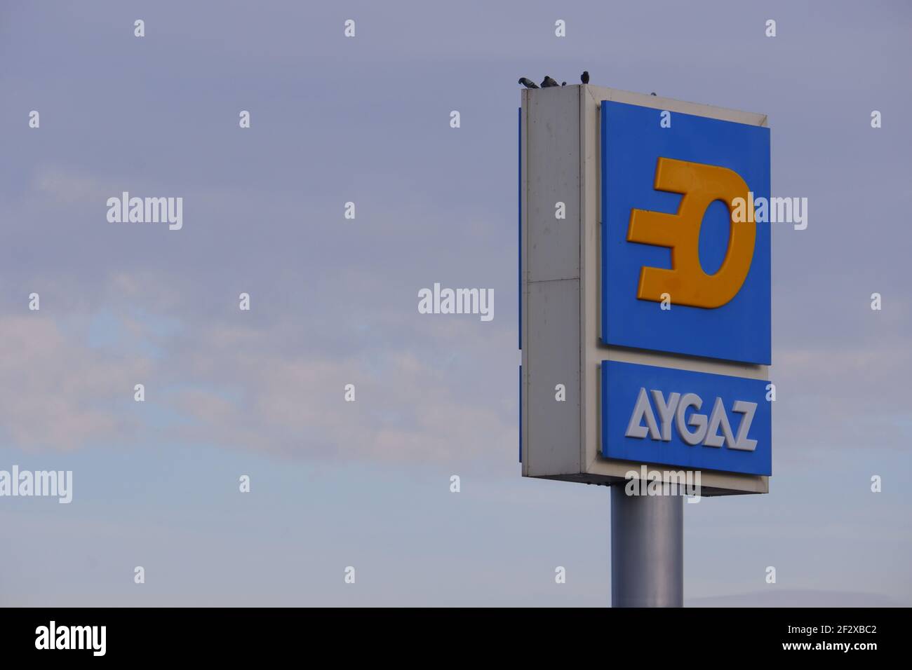 Opet logo hi-res stock photography and images - Alamy