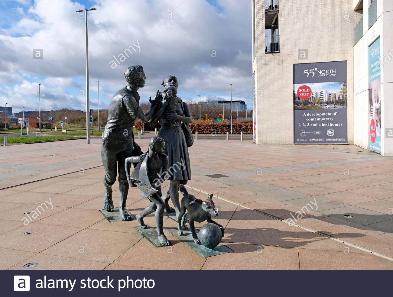 High rise waterfront beach hi-res stock photography and images - Alamy