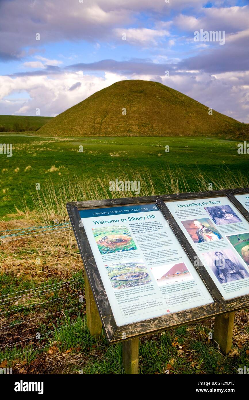 Neolithic site of Silbury Hill, near Avebury in Wiltshire, UK Stock ...