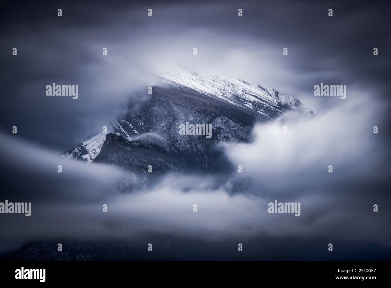 Sunrise on mount rundle hi-res stock photography and images - Alamy