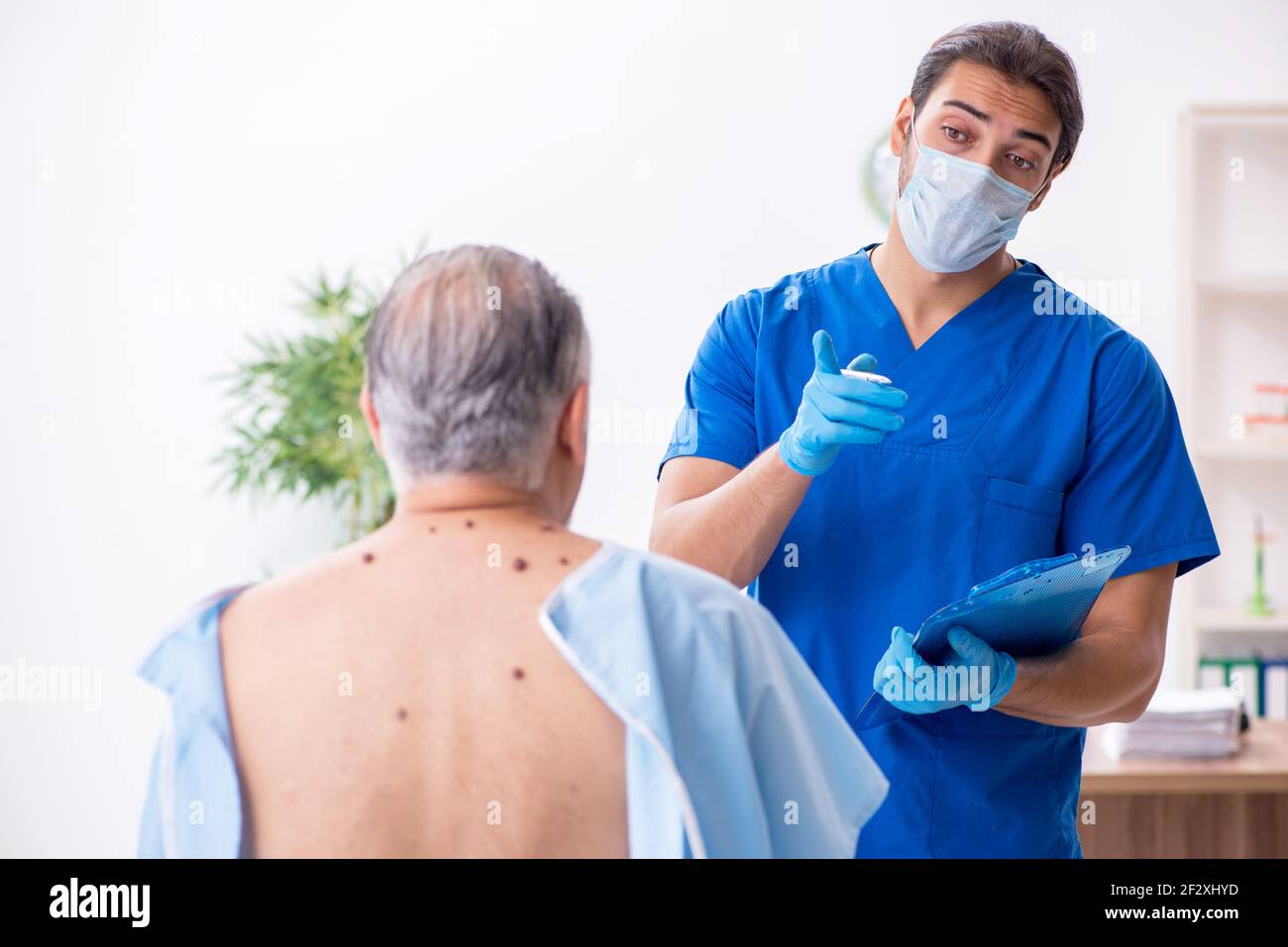 Dermatologist patient notes hi-res stock photography and images - Alamy