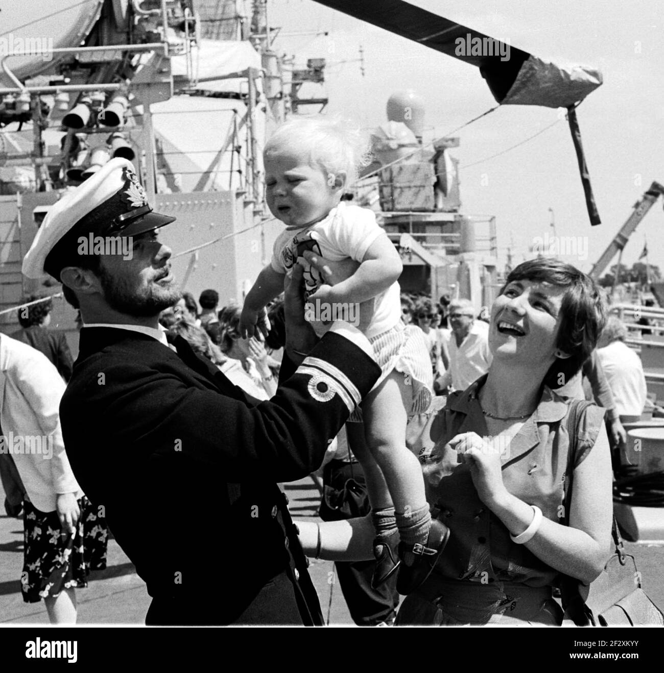 Hms antrim hi-res stock photography and images - Alamy