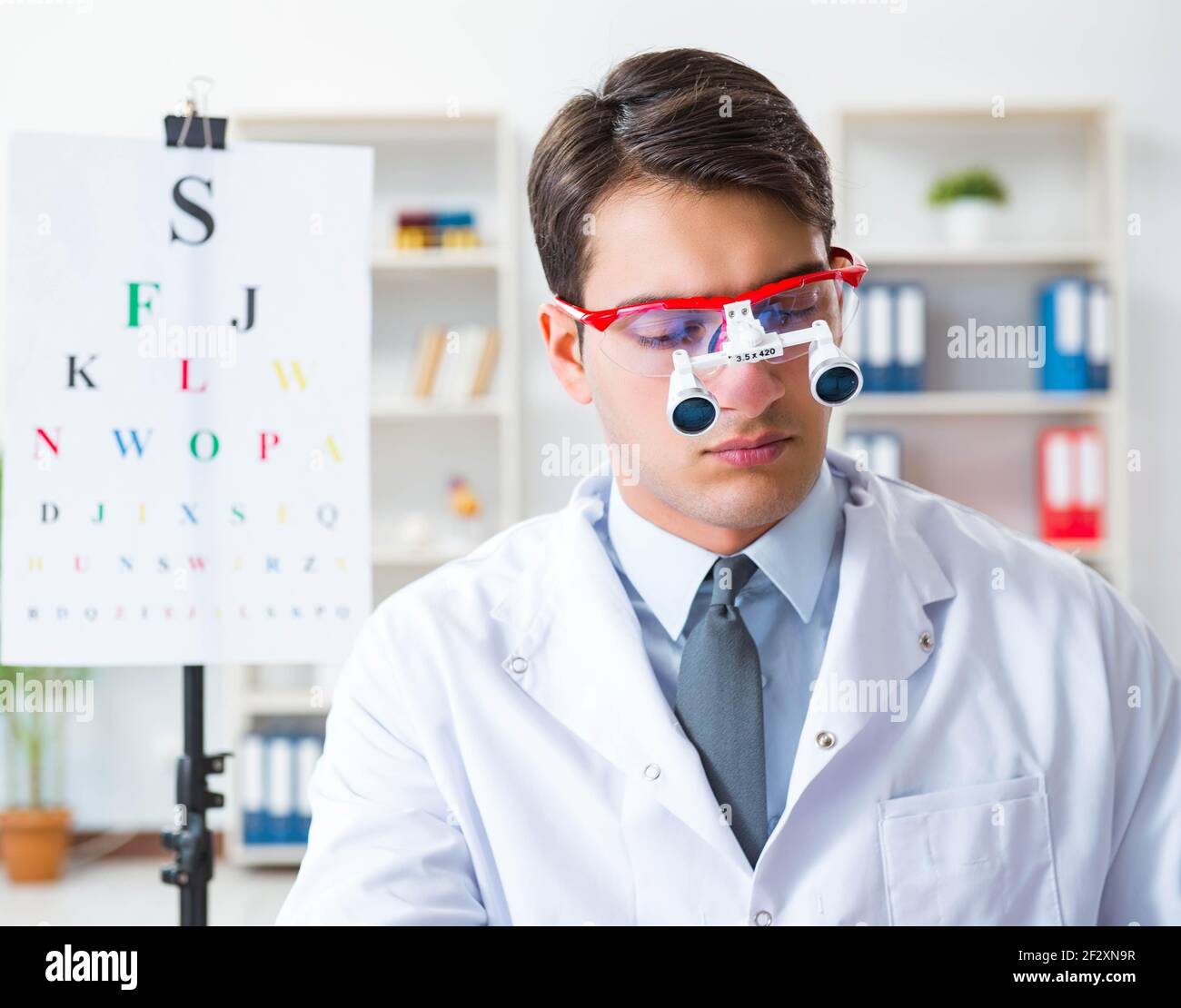 The eye doctor in eyecare concept in hospital Stock Photo - Alamy
