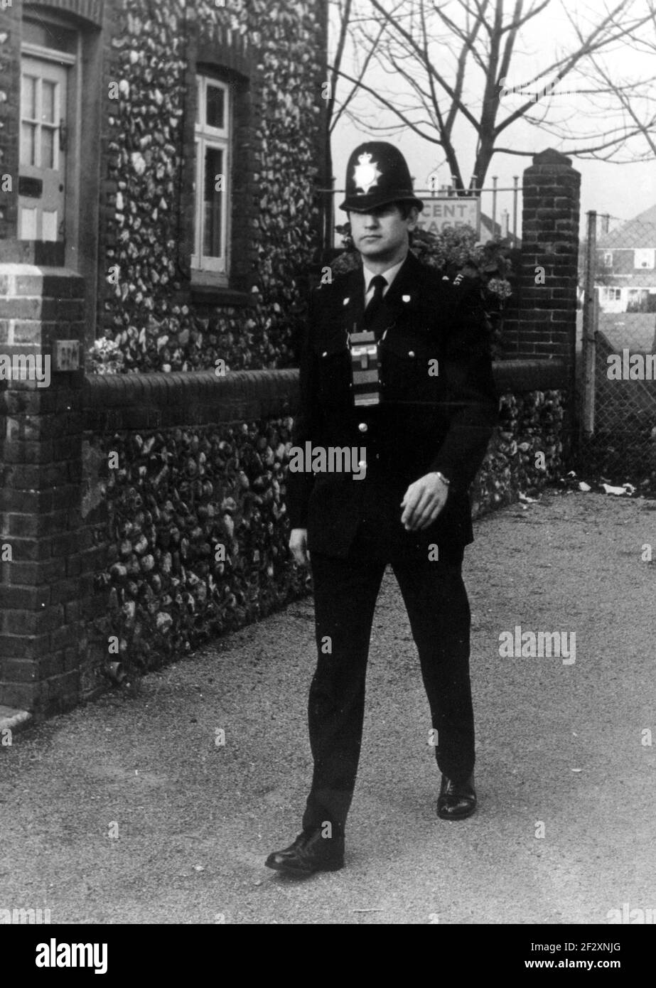 PC TIMOTHY PHILLIPS BACK ON THE BEAT AT LITTLEHAMPTON, W. SUSSEX AFTER ...