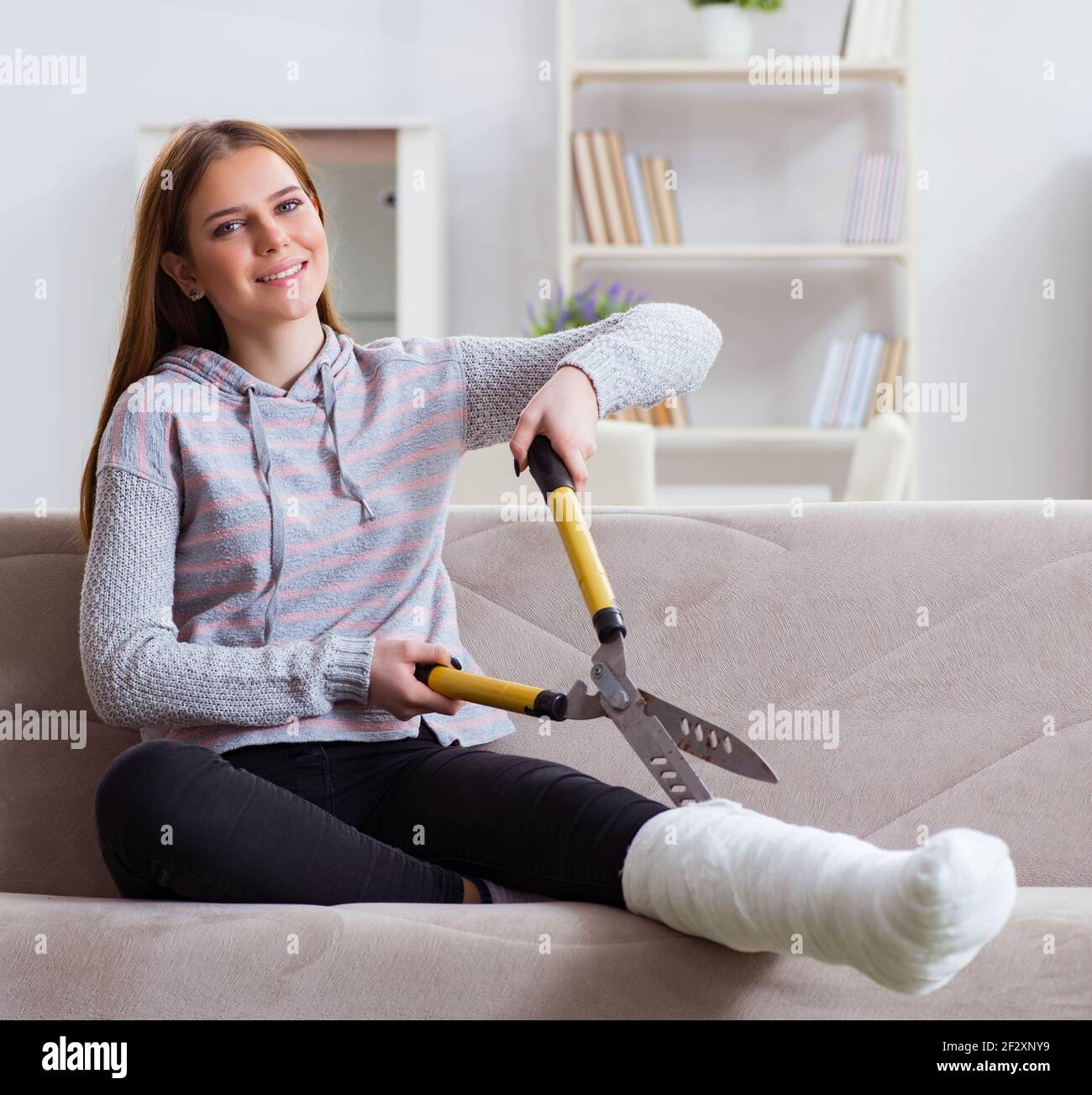 Trauma shears hi-res stock photography and images - Alamy