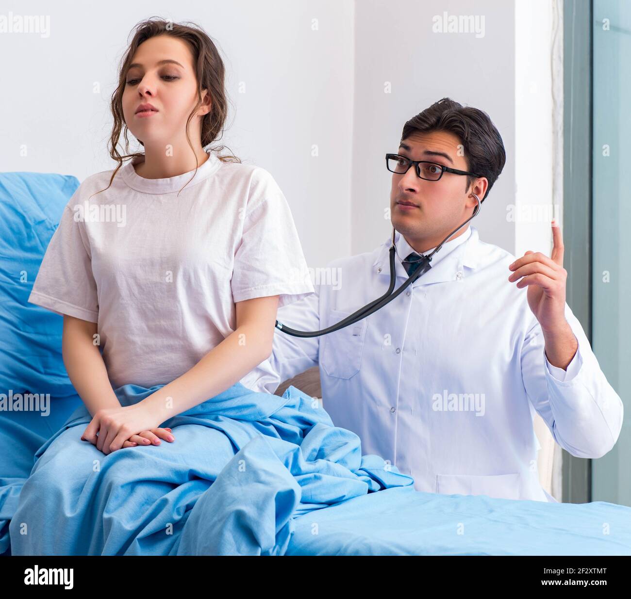The doctor visiting patient in hospital room Stock Photo - Alamy