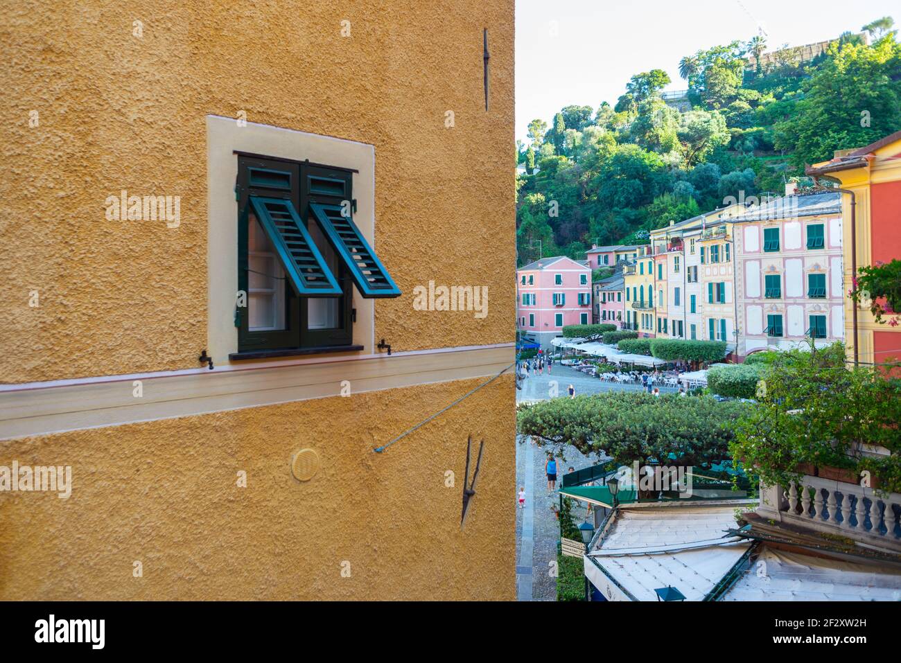 Full windows hi-res stock photography and images - Alamy