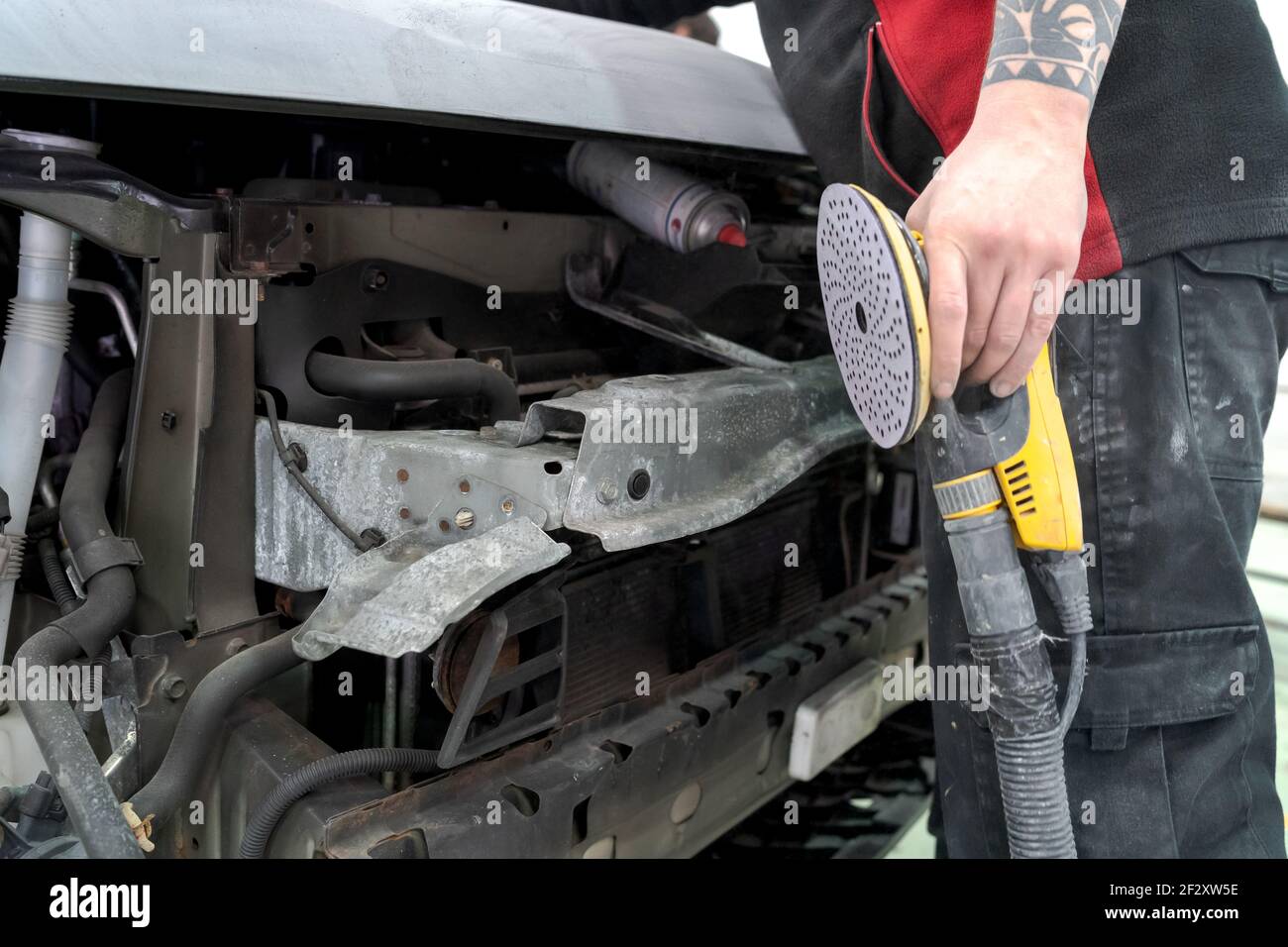 Unrecognizable crop male mechanic hi-res stock photography and images ...