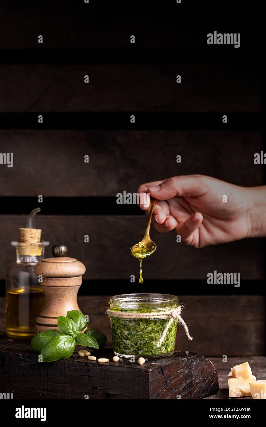 Spoon pour sauce hi-res stock photography and images - Alamy