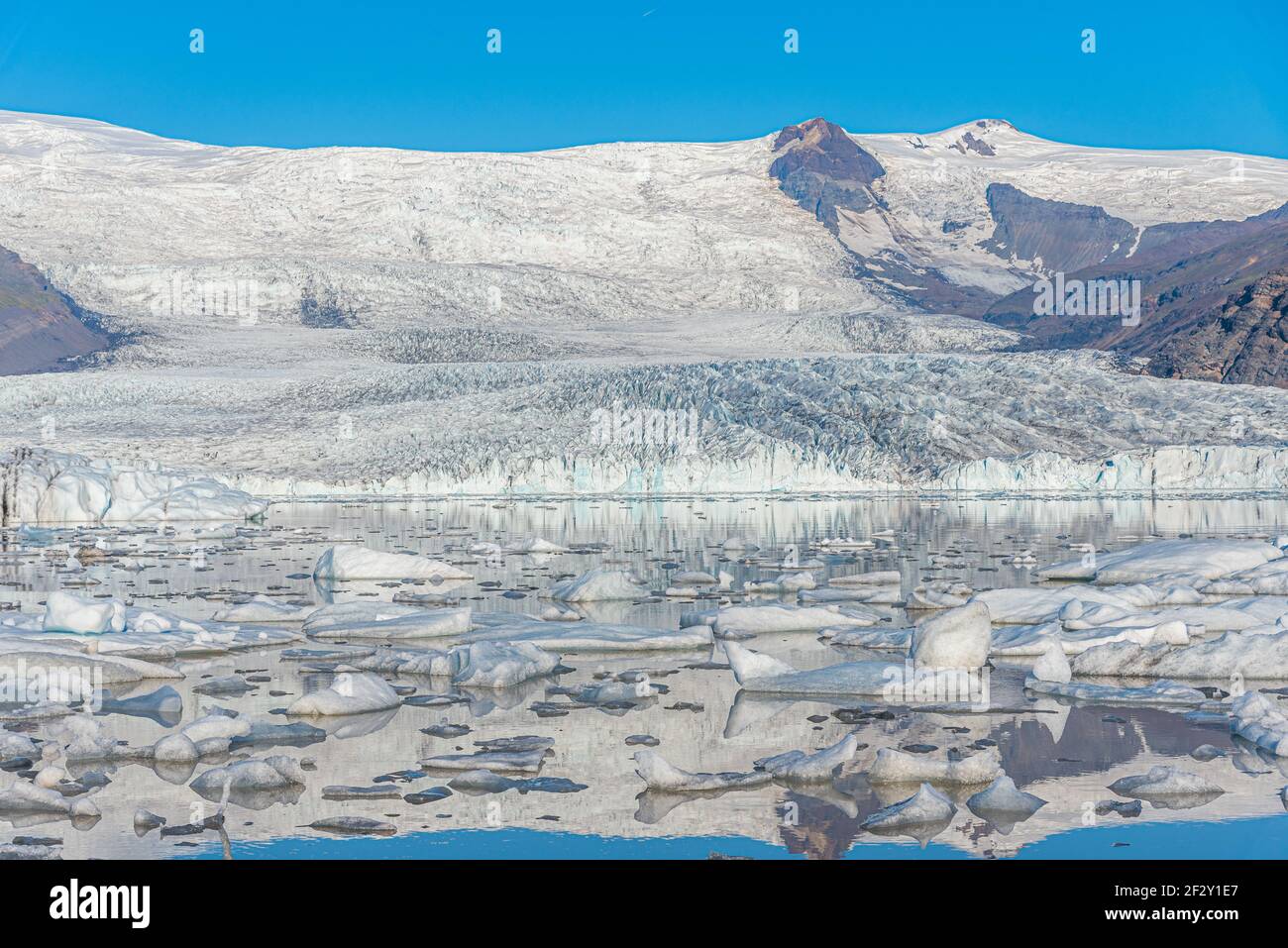 Floating icebergs at Fjallsarlon lagoon on Iceland Stock Photo - Alamy