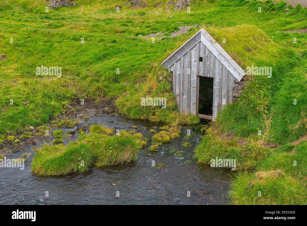 Turf huts hi-res stock photography and images - Alamy
