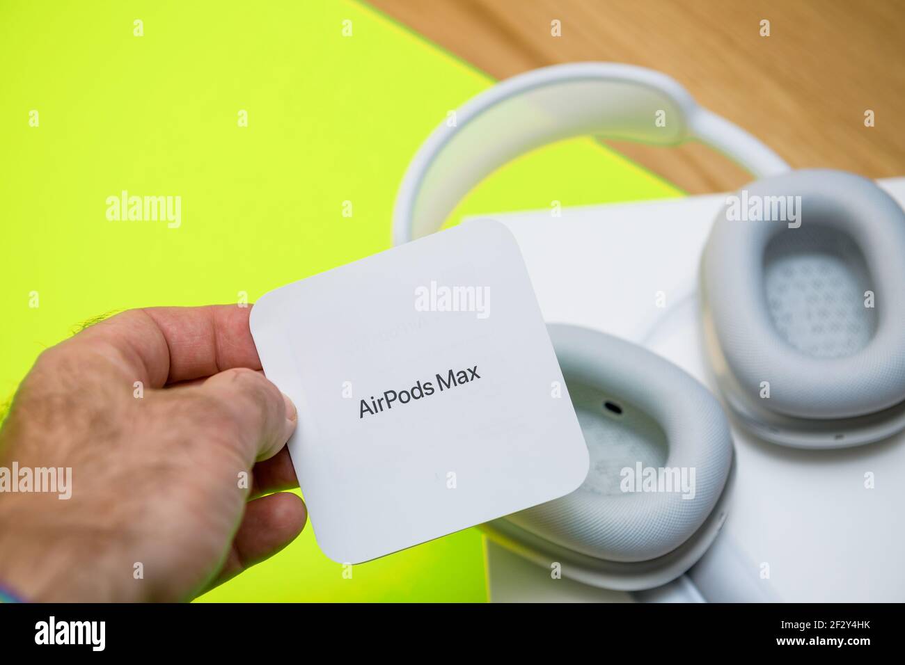 AirPods Max wireless Bluetooth over-ear headphones Stock Photo - Alamy AirPods Max wireless Bluetooth over-ear headphones Stock Photo - Alamy