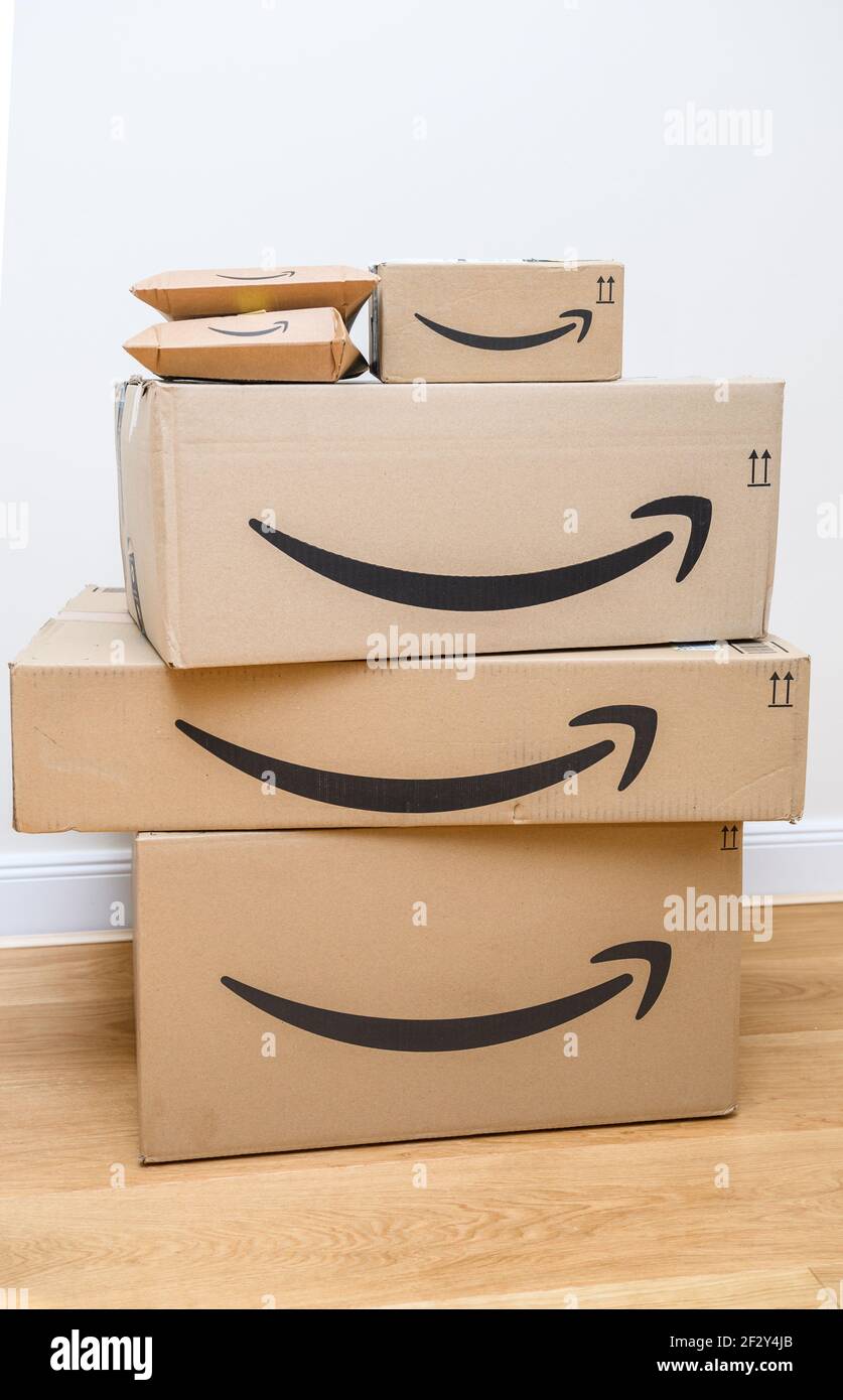 Amazon shipping box sizes hi-res stock photography and images - Alamy