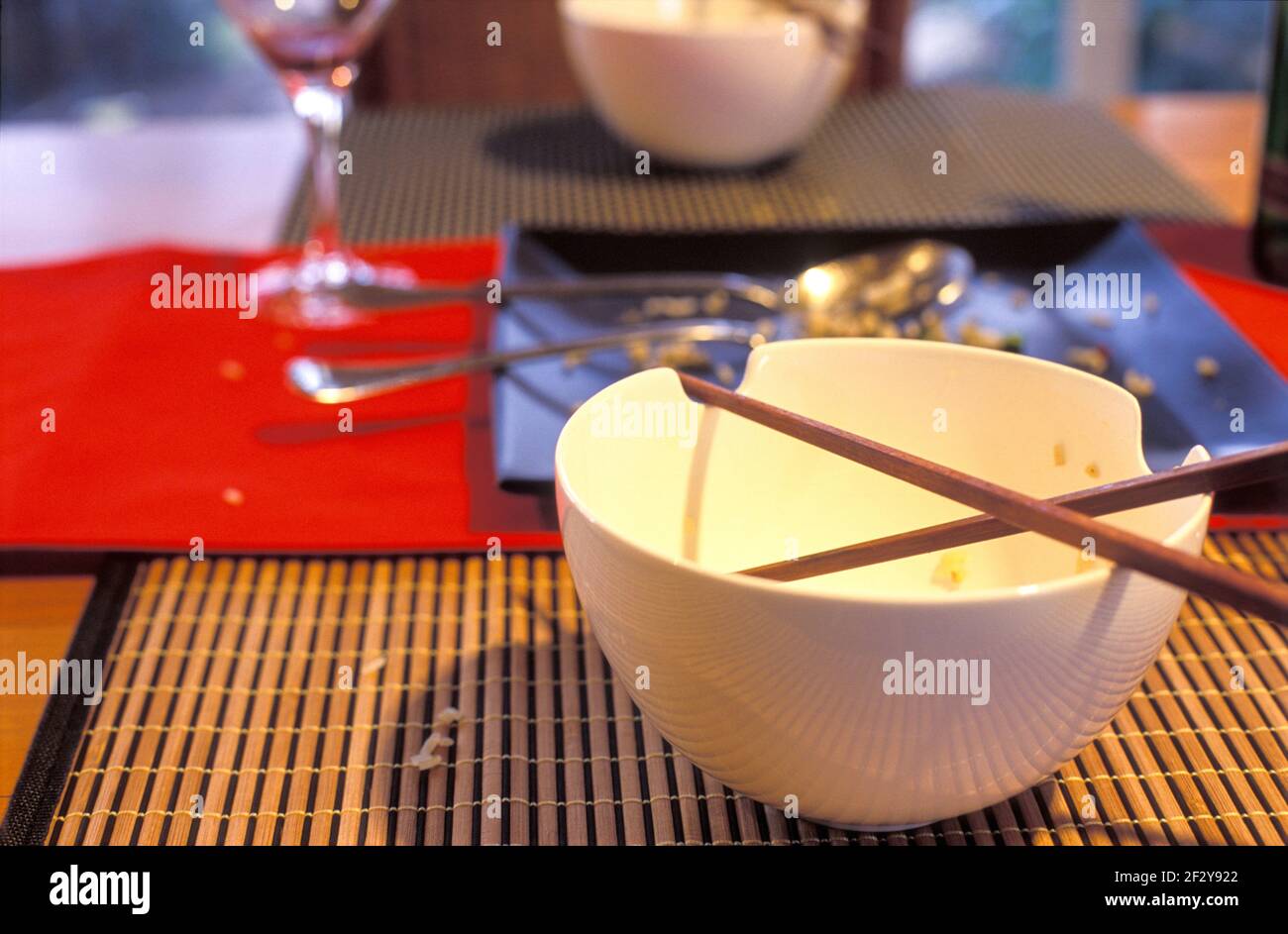 Empty restaurant table low angle hi-res stock photography and images ...