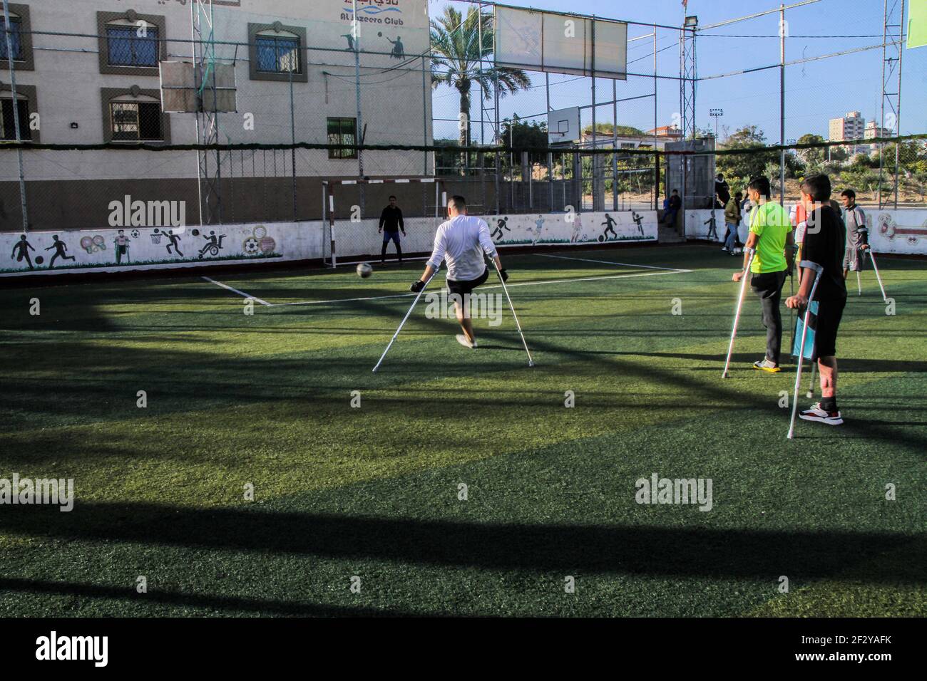 Perimeter fence football hi-res stock photography and images - Alamy