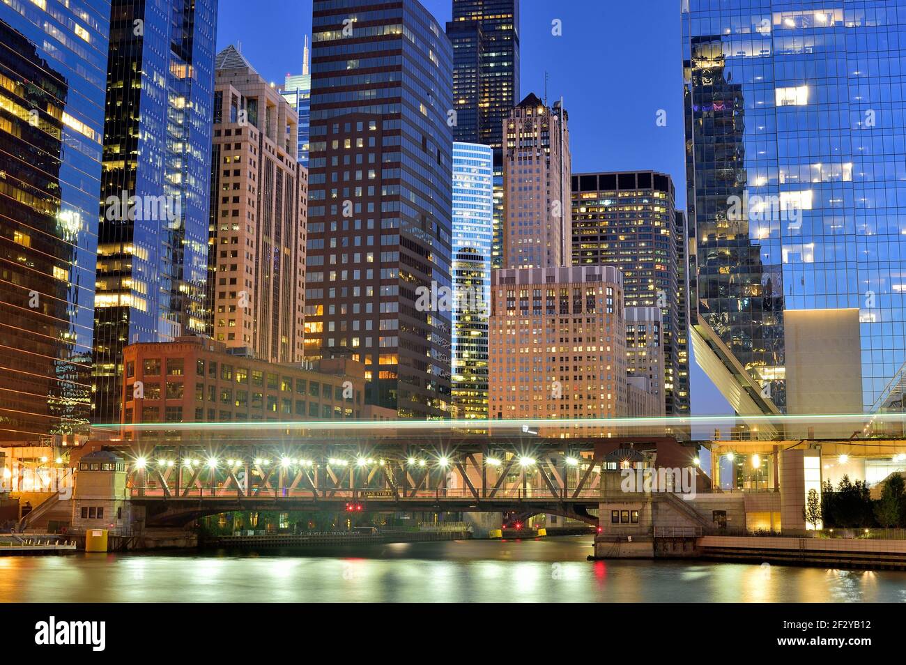 Chicago, Illinois, USA. A CTA Green Line train provides a phantom-like ...