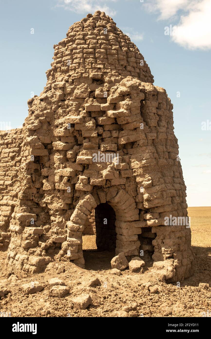 Pile of dirt hi-res stock photography and images - Alamy