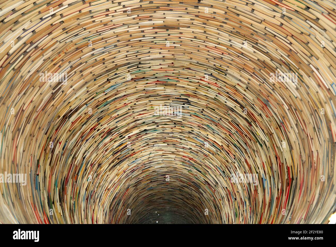 book tunnel in Prague library -- mirrors are used to create this effect ...