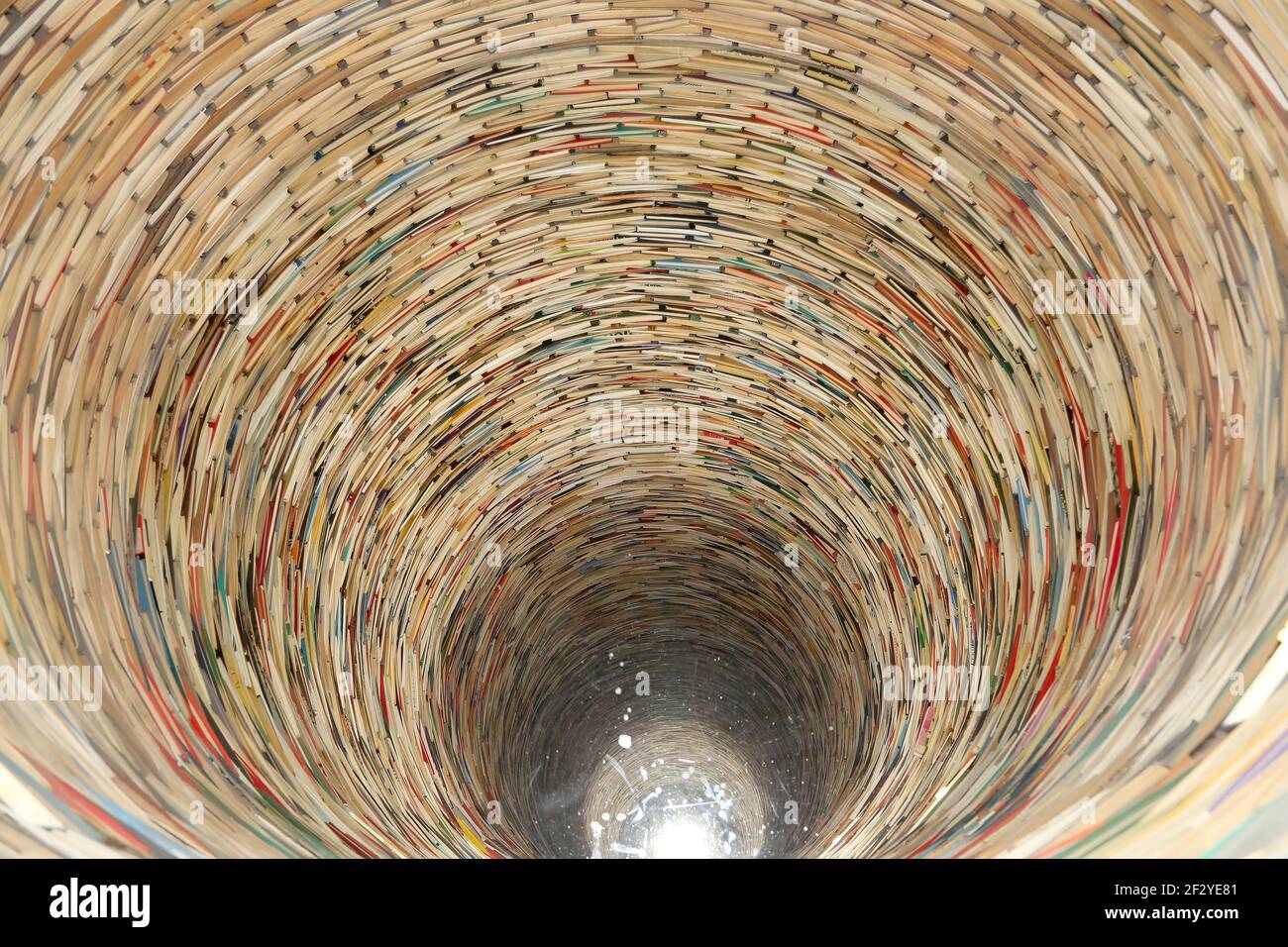 book tunnel in Prague library -- mirrors are used to create this effect ...