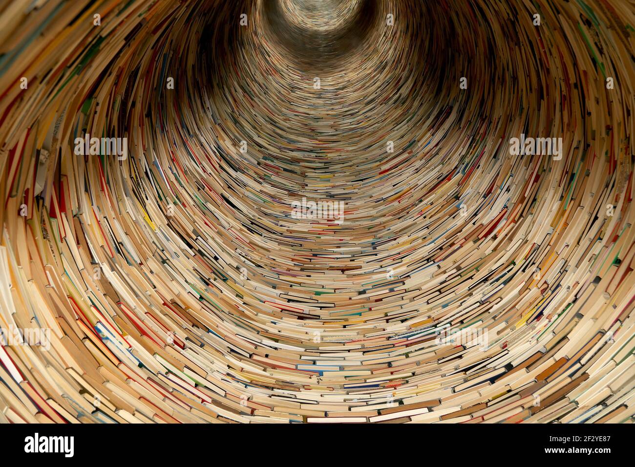book tunnel in Prague library -- mirrors are used to create this effect ...