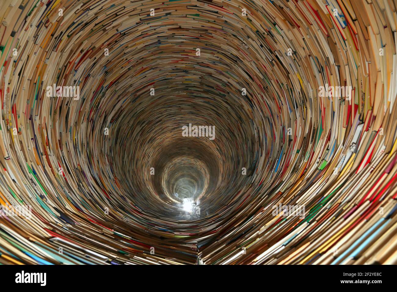 book tunnel in Prague library -- mirrors are used to create this effect ...
