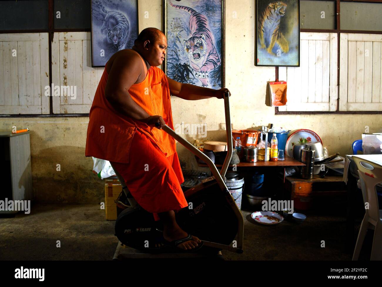 29 year old Thai Buddhist monk Siriphanthito (Bandhit Srihera) from ...