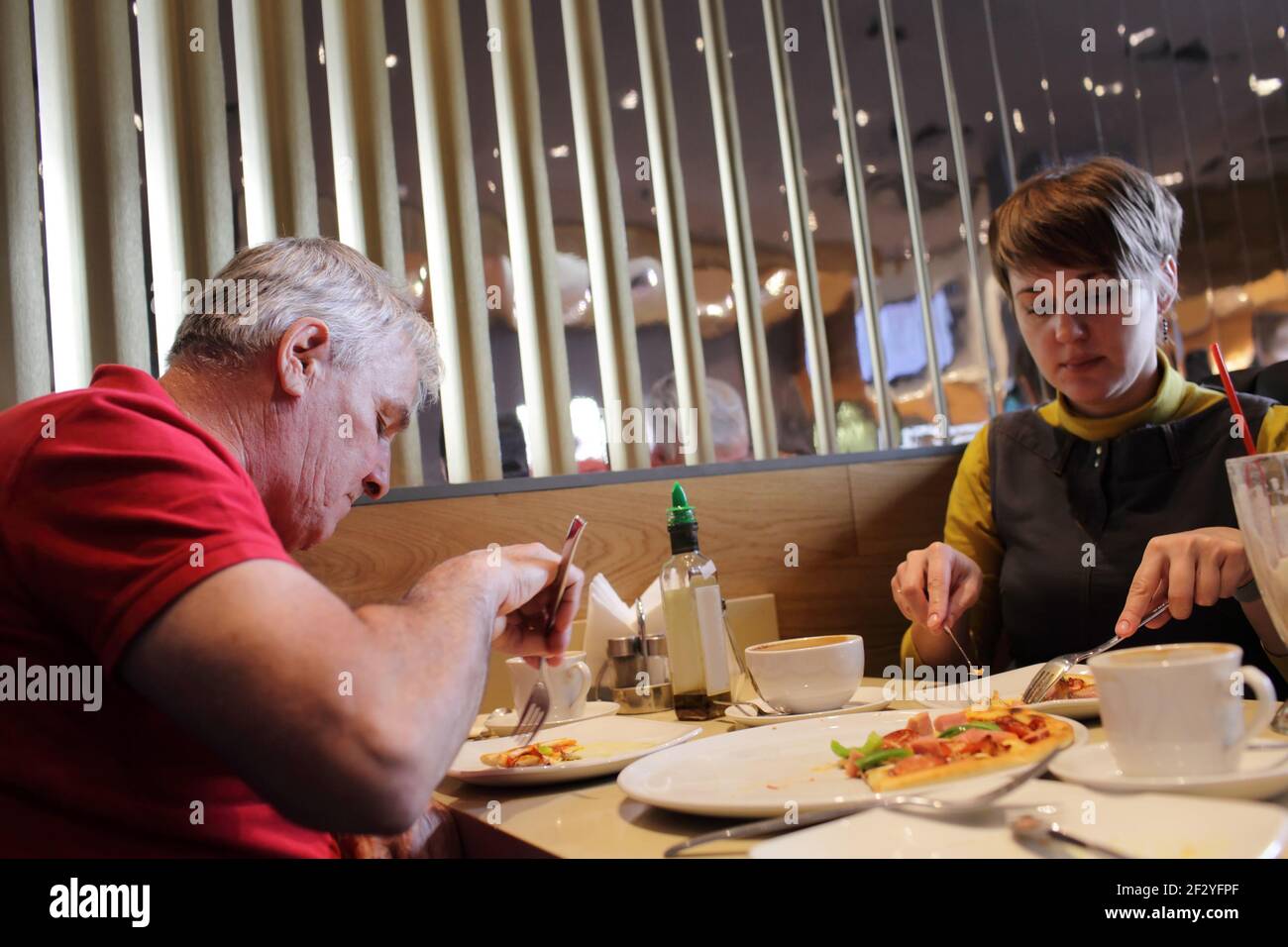 Family has lunch in the italian restaurant Stock Photo - Alamy