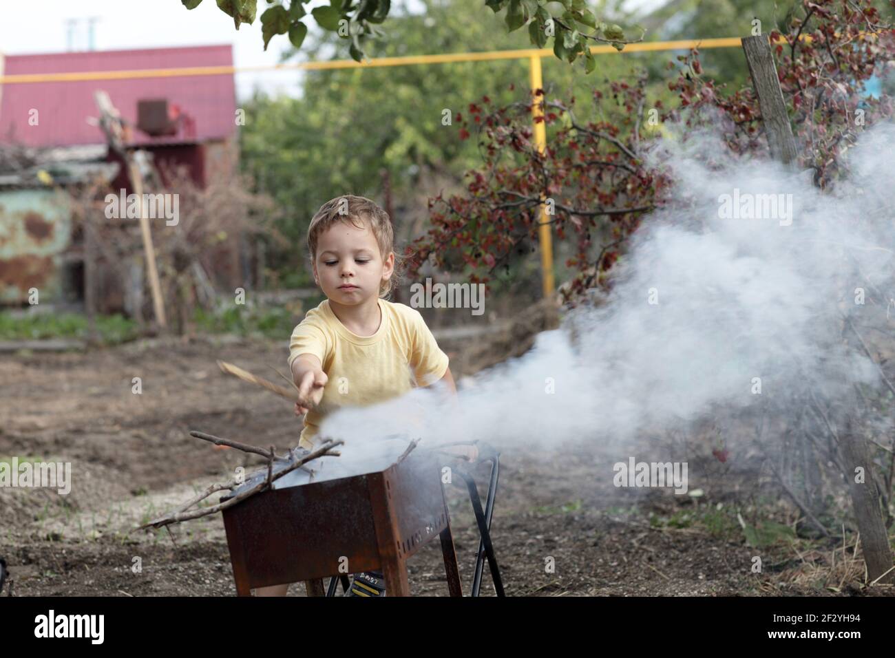 Boy making a picnic hi-res stock photography and images - Alamy