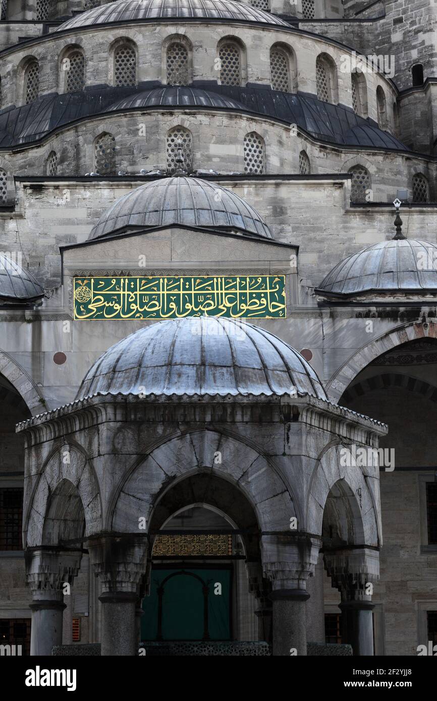 Exterior view of blue mosque in Istanbul, Turkey Stock Photo - Alamy