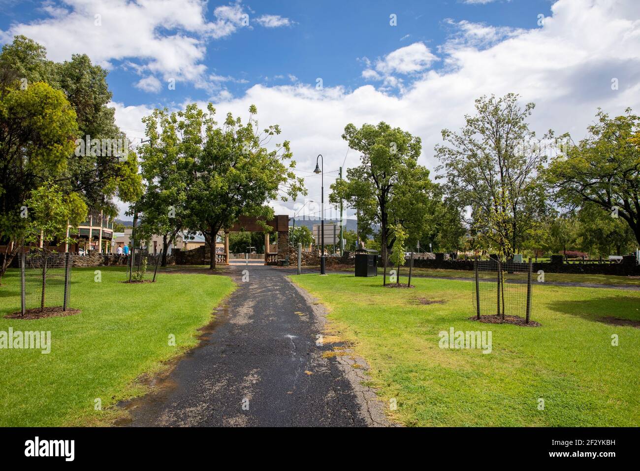 Mudgee town centre, green space at Lawson Park in Mudgee,regional New ...