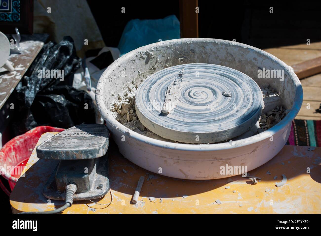 Ancient pottery wheel hi-res stock photography and images - Alamy