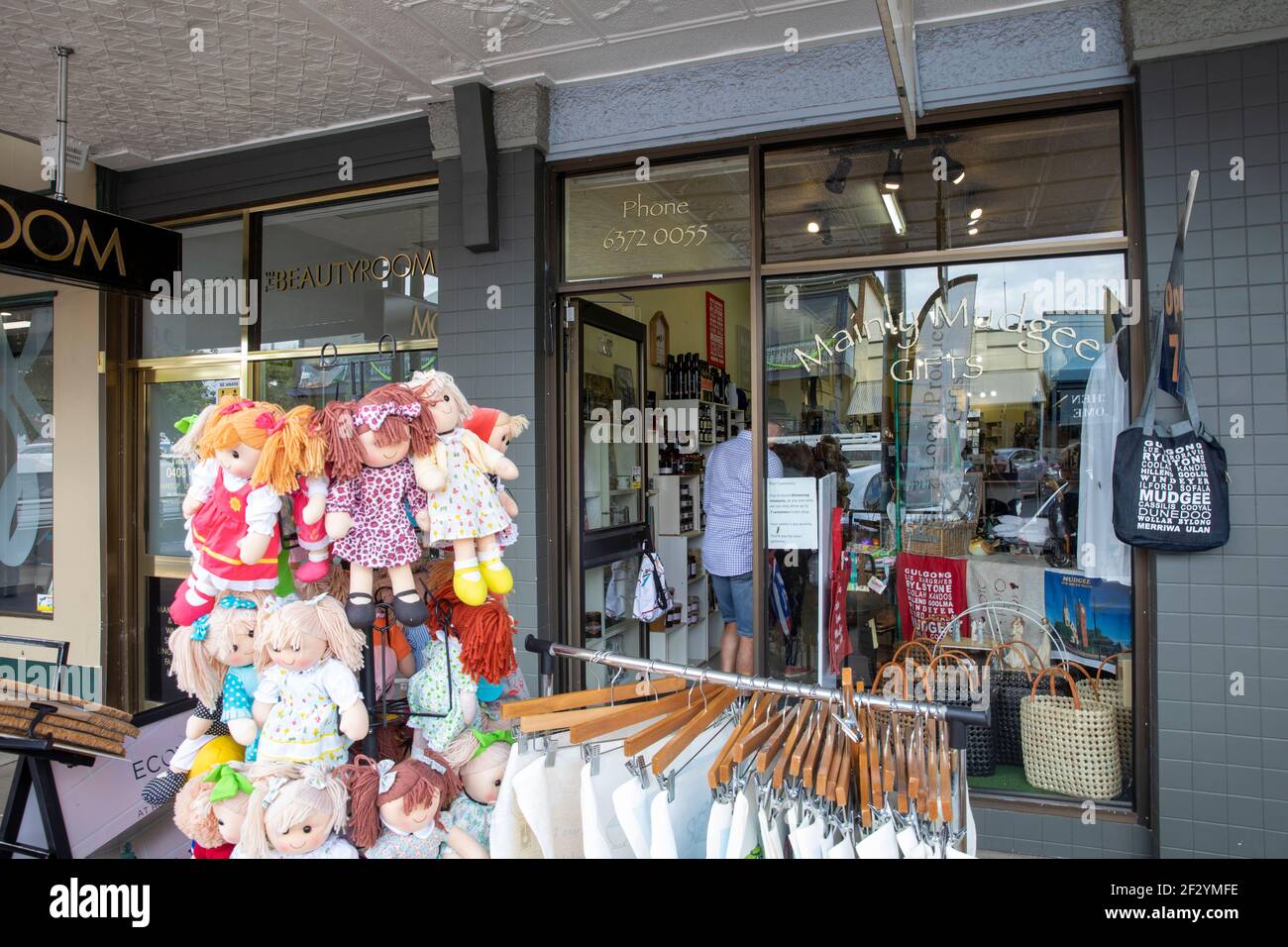 Gift shop in Mudgee town centre,NSW,Australia with a couple shopping ...