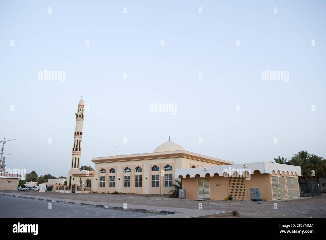 Front view of a mosque in the city Stock Photo - Alamy