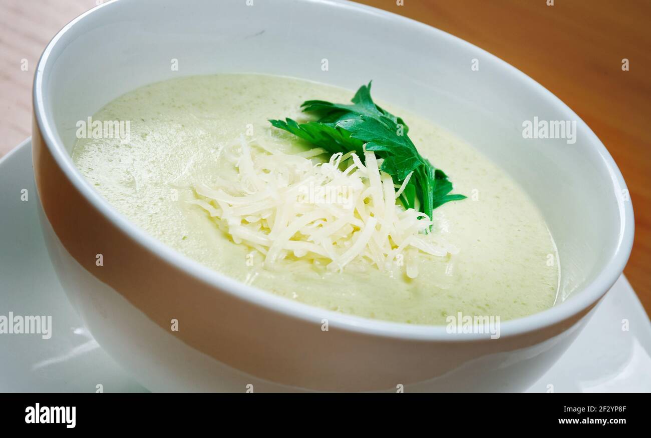 Preisoep -Dutch Leek soup based on potatoes, leeks, broth Stock Photo ...