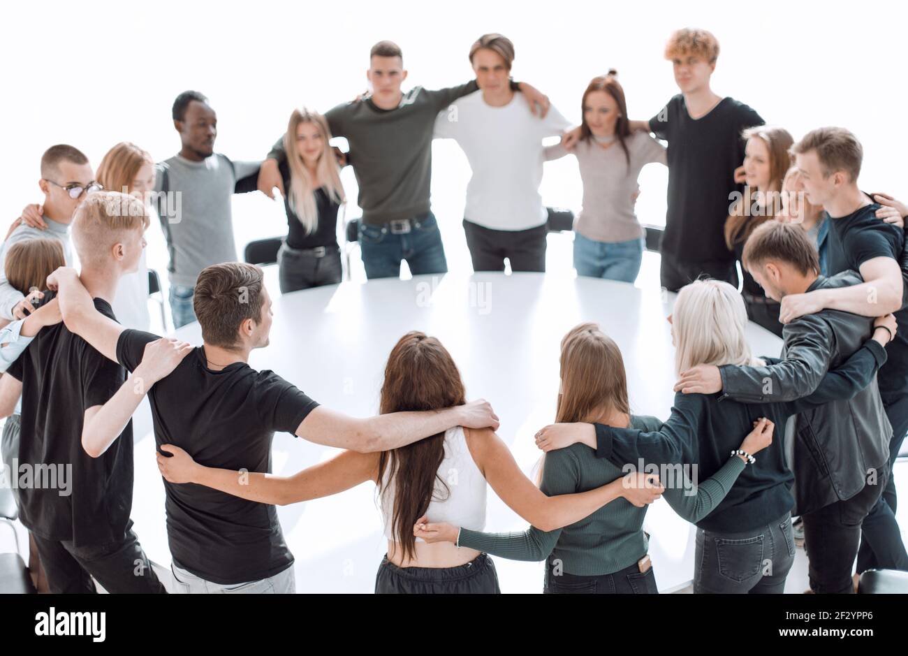 People around table meeting circle hi-res stock photography and images ...