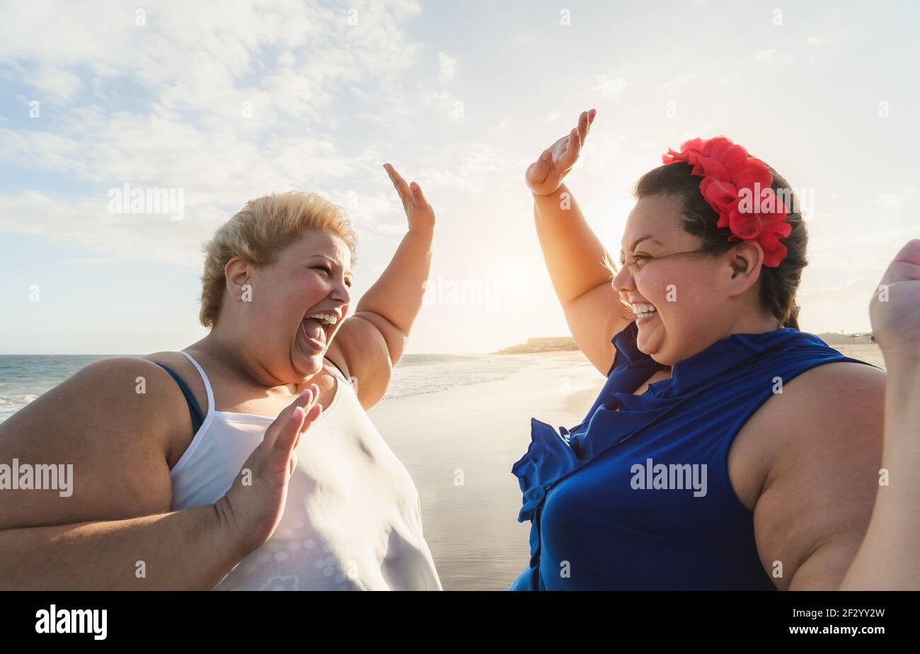 Overweight women on beach hi-res stock photography and images - Alamy