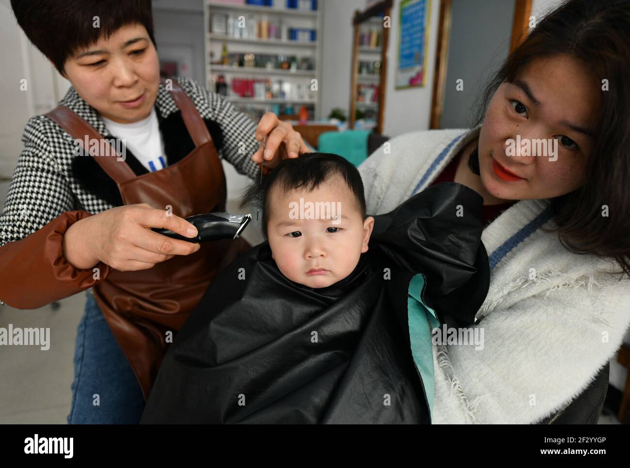 Chinese barber shop hi-res stock photography and images - Alamy