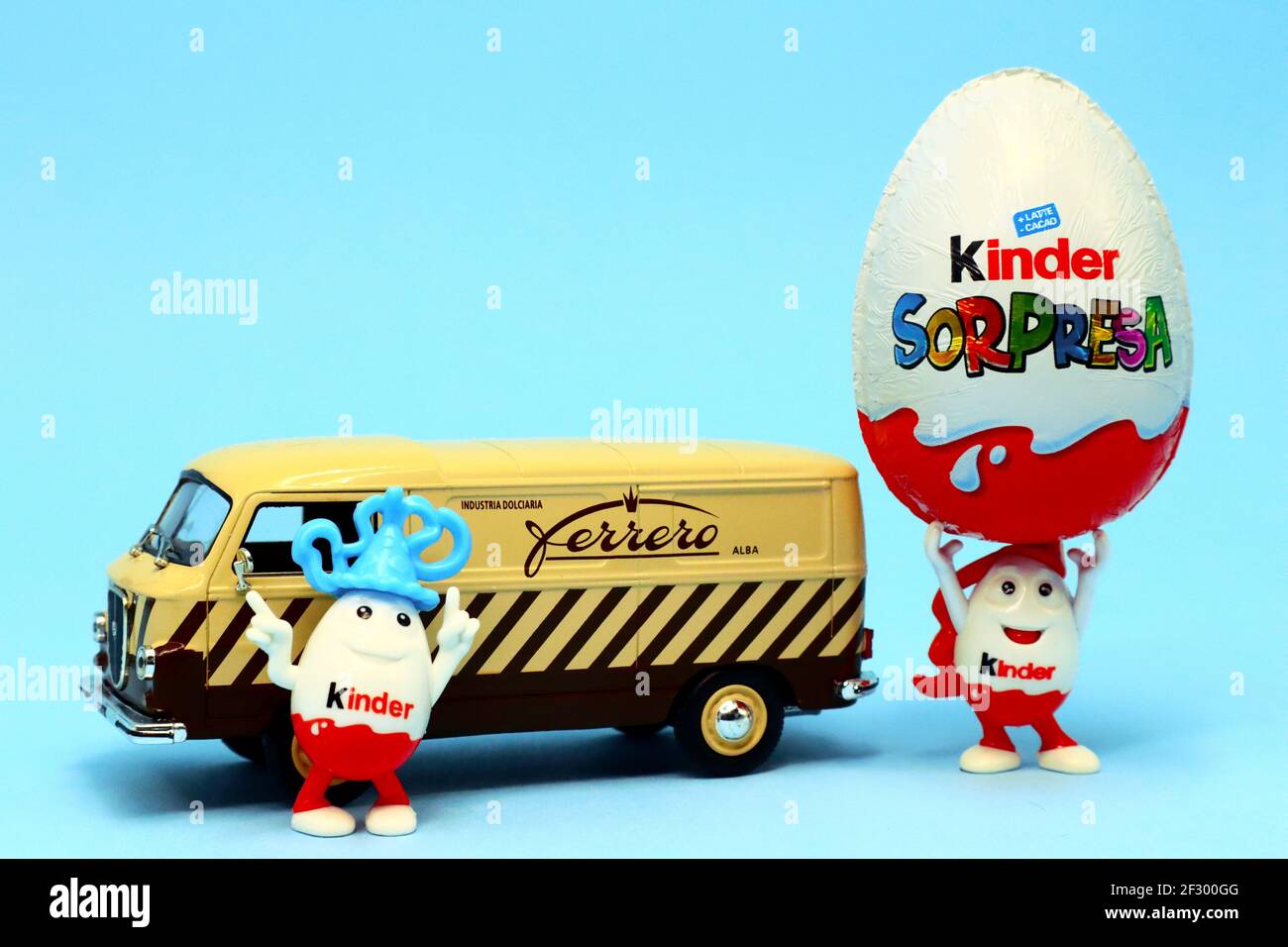 KINDER SURPRISE Chocolate Egg with 1960 LANCIA JOLLY diecast model Van ...